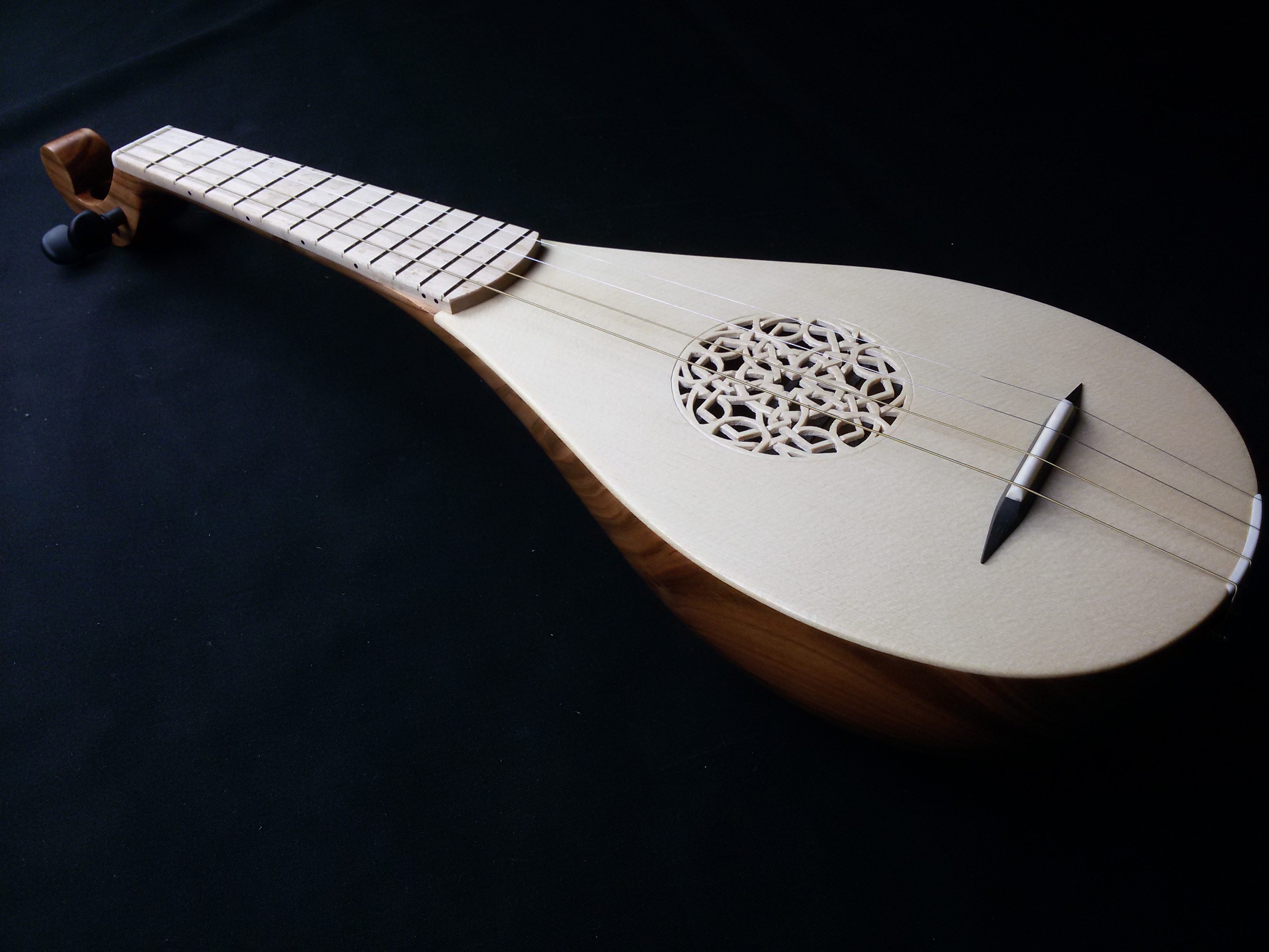 chitarrino-medievale – Liuteria Cocopelli